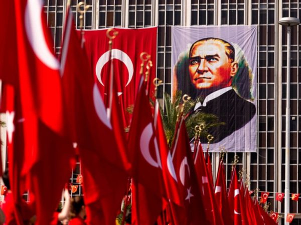 7 Fascinating Facts About History & Meaning of Turkish Flag