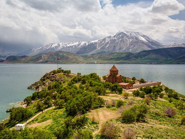 Top 10 of the Most Beautiful Lakes in Turkey